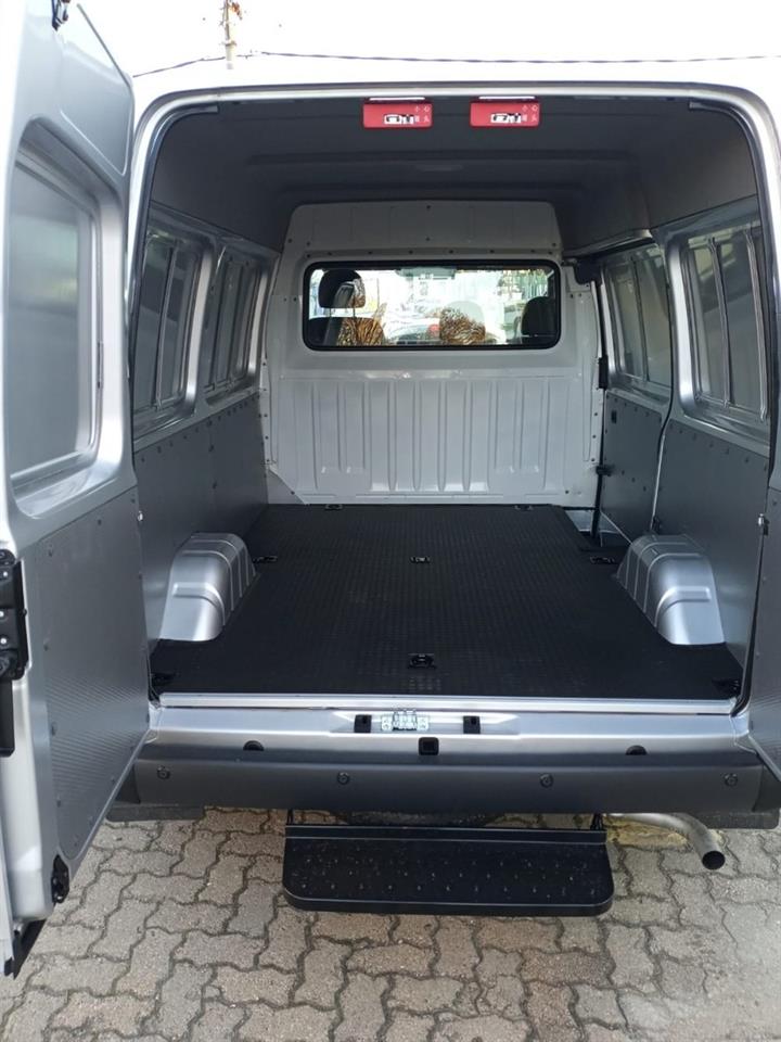 JMC Touring Cargo Box Furgon C/aire - Giovio Automóviles
